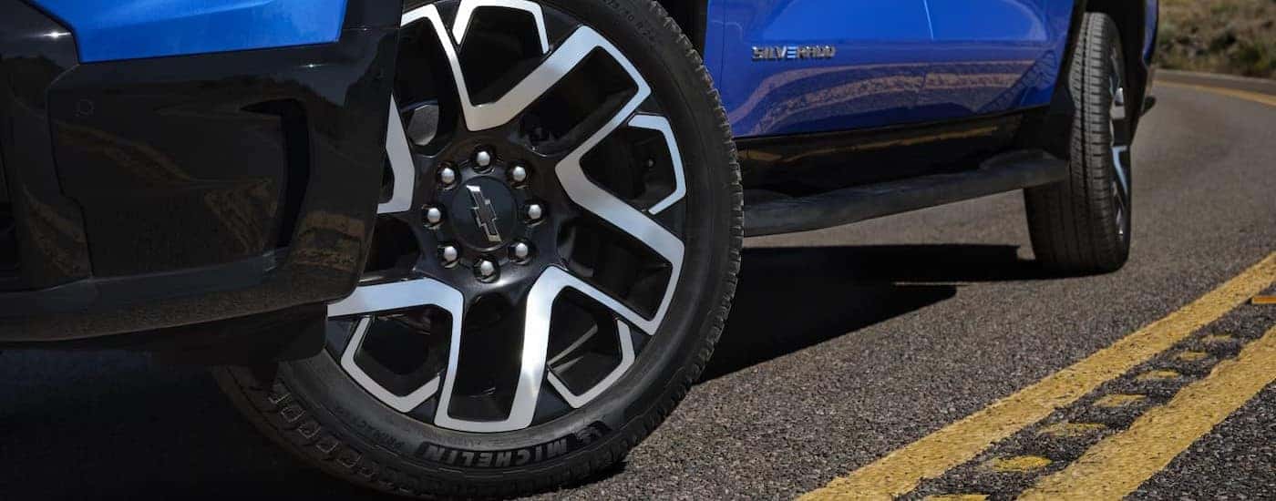 2025 Chevy Silverado EV vs 2025 Ford F-150 Lightning | Truck Sales
