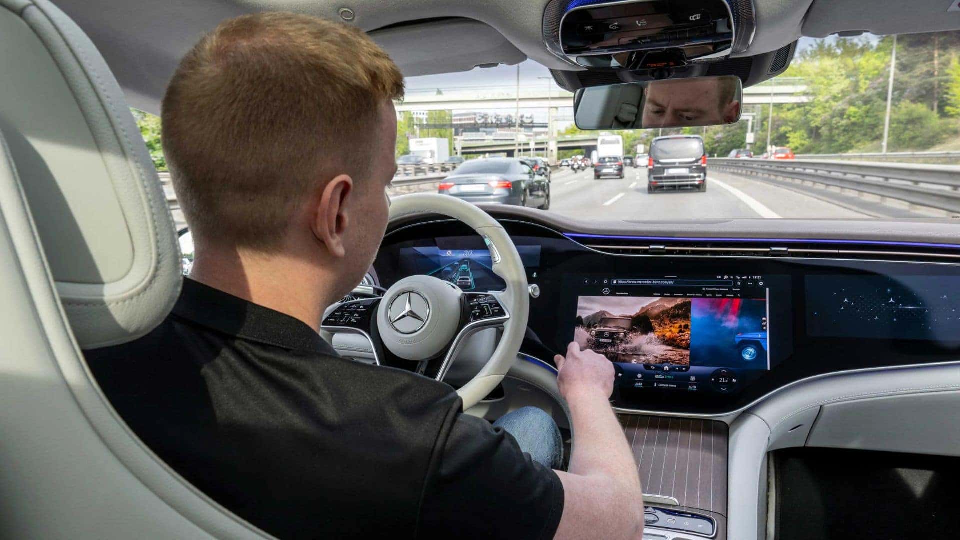 Hands Off, Eyes Up: Mercedes-Benz DRIVE PILOT Brings the Future of ...